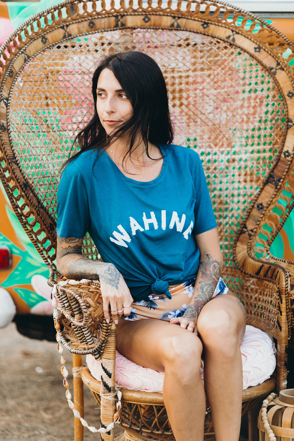Dolkii Hawai'i | Wahine Graphic Tee - Blue